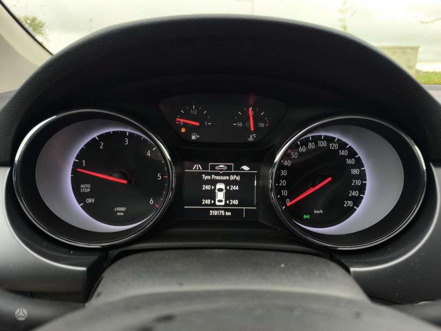 Brown Opel Astra 2017 in Marijampole, with an engine capacity of 1.60 L and mileage of 319 thousand km for 3999 €, photo 18 on AUTOMOTO.COM.LV