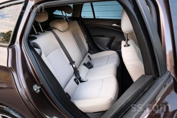 Brown Opel Astra 2017 in Riga, with an engine capacity of 1.40 L and mileage of 98 thousand km for 8950 €, photo 8 on AUTOMOTO.COM.LV