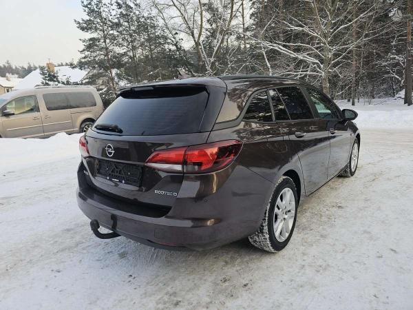 Brown Opel Astra 2018 in Ukmerge, with an engine capacity of 1.60 L and mileage of 216 thousand km for 5750 €, photo 2 on AUTOMOTO.COM.LV