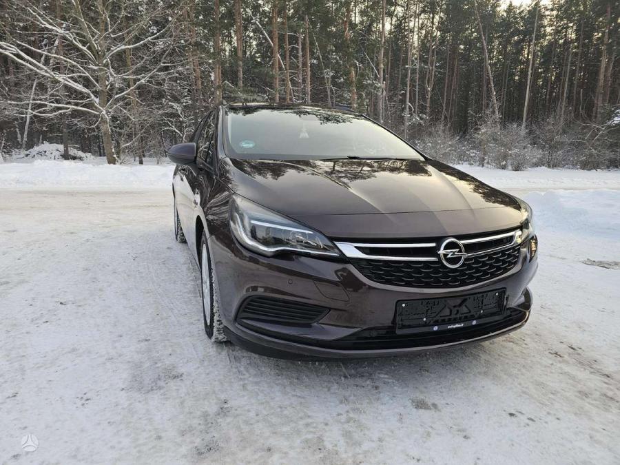 Brown Opel Astra 2018 in Ukmerge, with an engine capacity of 1.60 L and mileage of 216 thousand km for 5750 €, photo 4 on AUTOMOTO.COM.LV