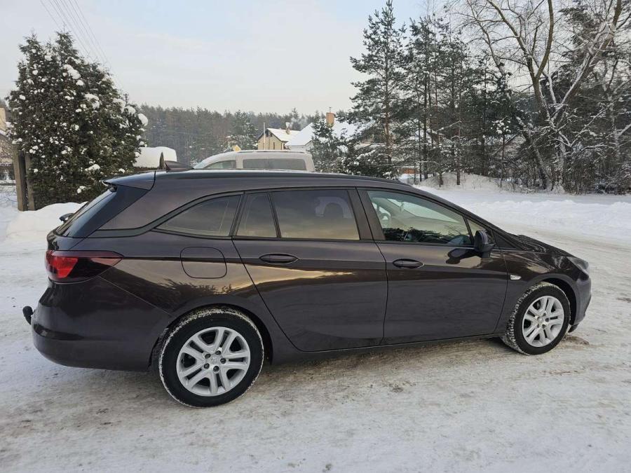 Brown Opel Astra 2018 in Ukmerge, with an engine capacity of 1.60 L and mileage of 216 thousand km for 5750 €, photo 7 on AUTOMOTO.COM.LV