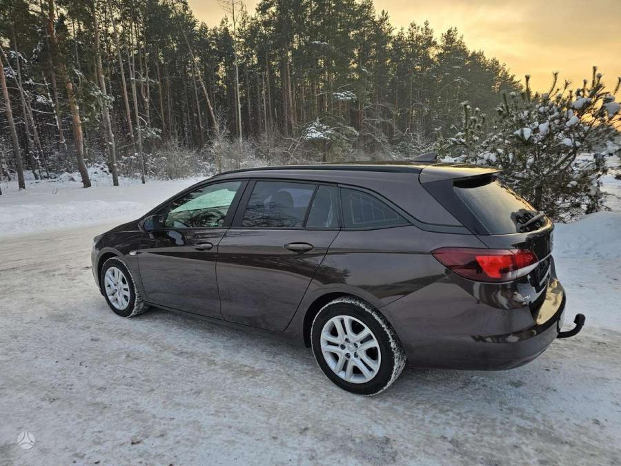 Brown Opel Astra 2018 in Ukmerge, with an engine capacity of 1.60 L and mileage of 216 thousand km for 5750 €, photo 11 on AUTOMOTO.COM.LV