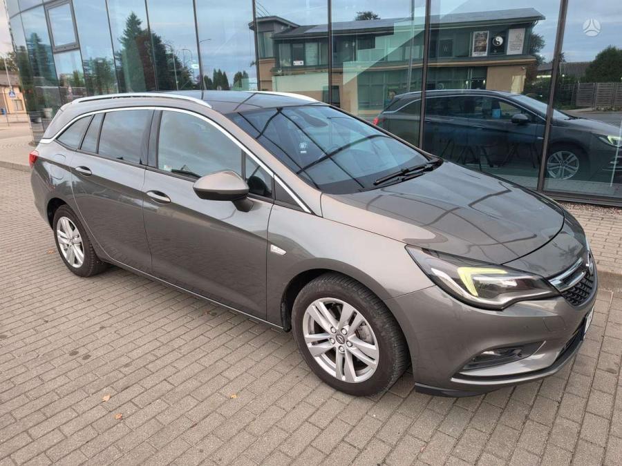Brown Opel Astra 2018 in Utena, with an engine capacity of 1.60 L and mileage of 215 thousand km for 5600 €, photo 3 on AUTOMOTO.COM.LV