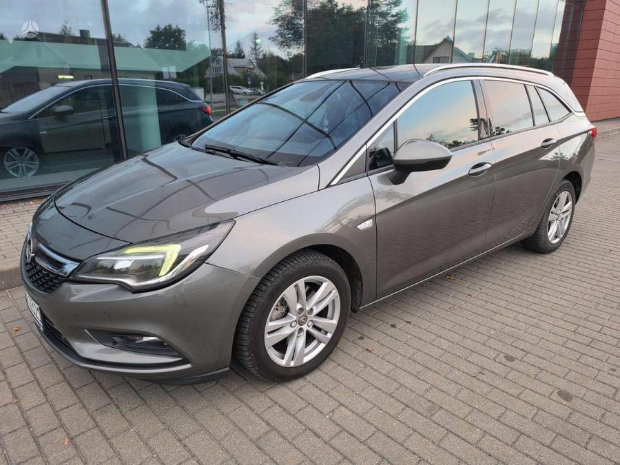 Brown Opel Astra 2018 in Utena, with an engine capacity of 1.60 L and mileage of 215 thousand km for 5600 €, photo 6 on AUTOMOTO.COM.LV