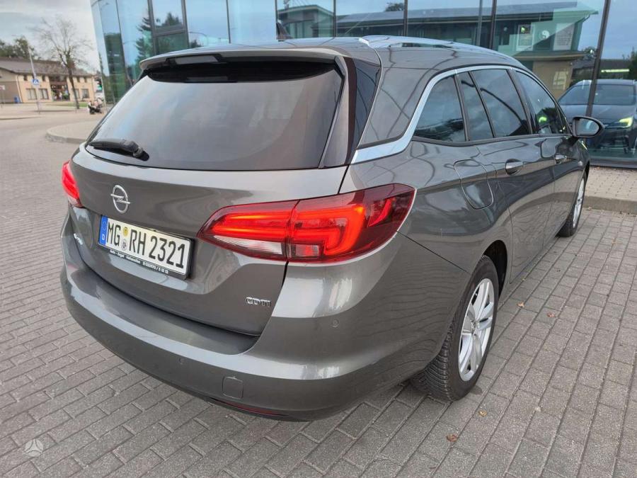 Brown Opel Astra 2018 in Utena, with an engine capacity of 1.60 L and mileage of 215 thousand km for 5600 €, photo 9 on AUTOMOTO.COM.LV