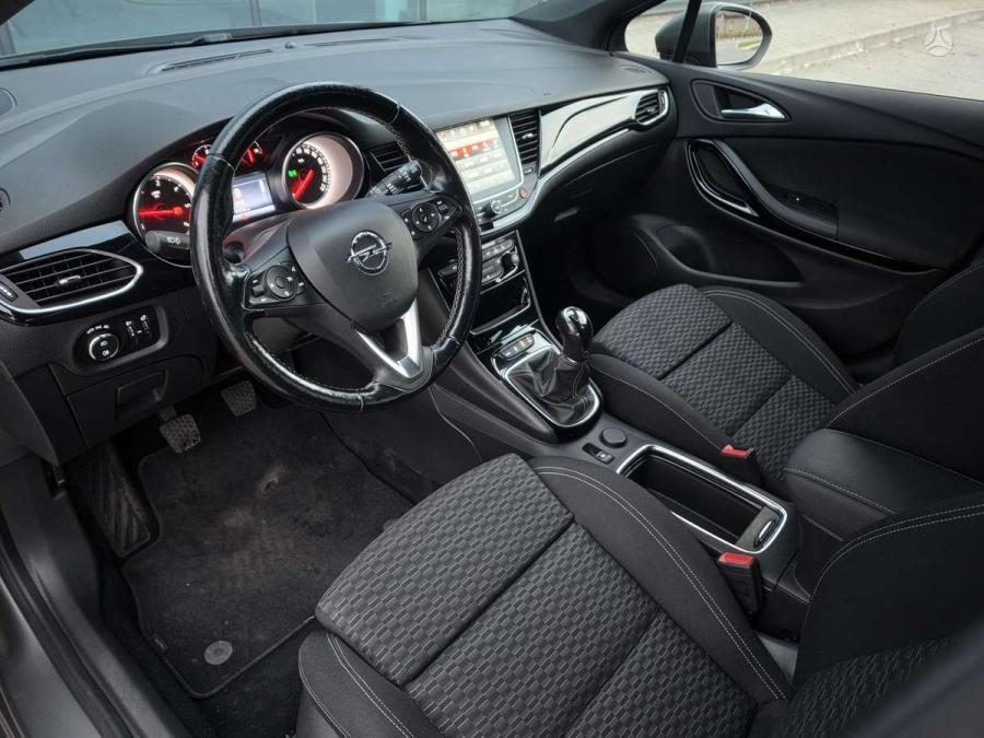 Brown Opel Astra 2018 in Utena, with an engine capacity of 1.60 L and mileage of 215 thousand km for 5600 €, photo 18 on AUTOMOTO.COM.LV