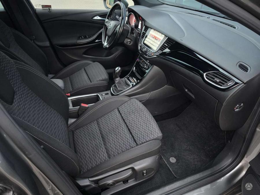 Brown Opel Astra 2018 in Utena, with an engine capacity of 1.60 L and mileage of 215 thousand km for 5600 €, photo 19 on AUTOMOTO.COM.LV