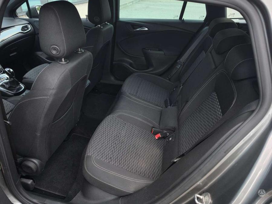 Brown Opel Astra 2018 in Utena, with an engine capacity of 1.60 L and mileage of 215 thousand km for 5600 €, photo 25 on AUTOMOTO.COM.LV