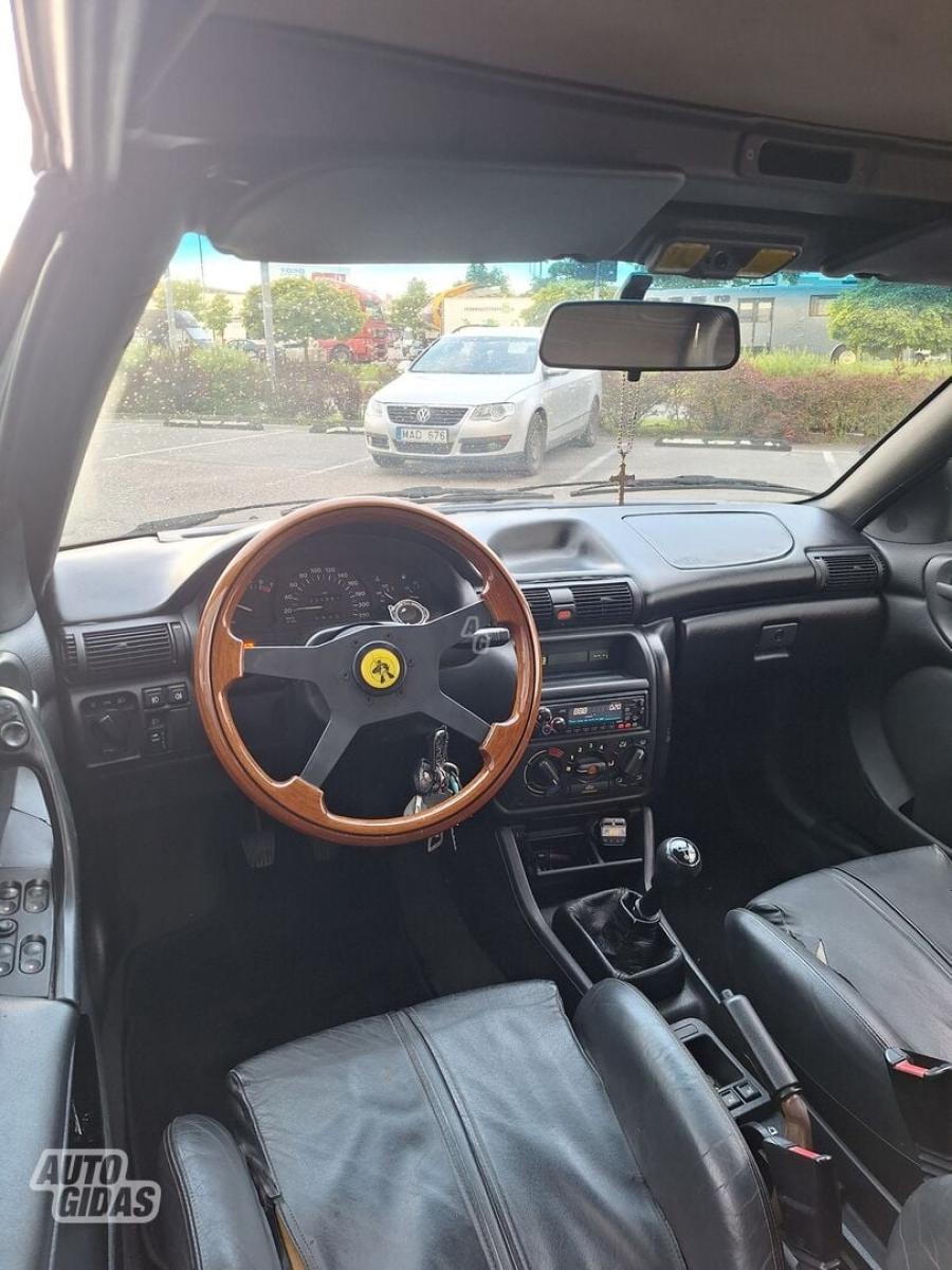 Opel Astra 1997 in Vilnius, with an engine capacity of 1.60 L and mileage of 230 thousand km for 1800 €, photo 11 on AUTOMOTO.COM.LV