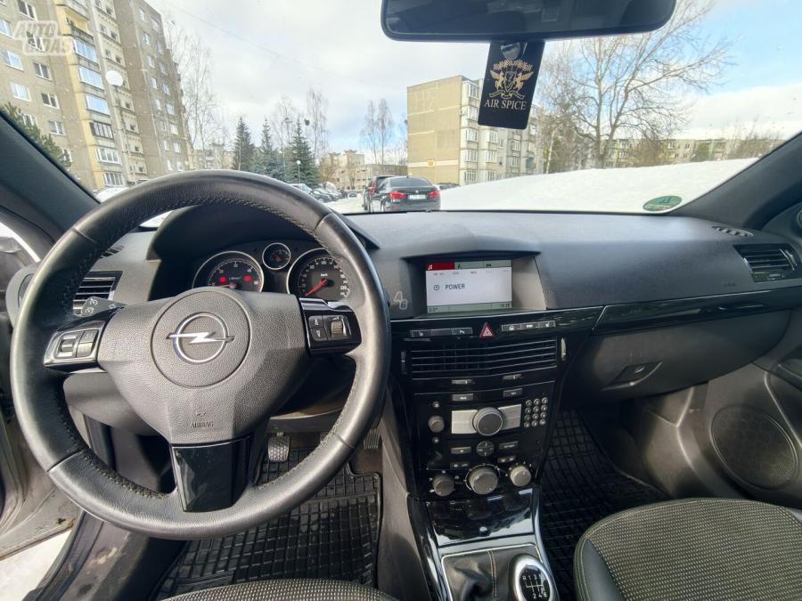 Opel Astra 2006 in Kaunas, with an engine capacity of 1.90 L and mileage of 367 thousand km for 1398 €, photo 6 on AUTOMOTO.COM.LV