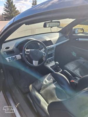 Opel Astra 2006 in Alytus, with an engine capacity of 1.90 L and mileage of 295 thousand km for 2000 €, photo 15 on AUTOMOTO.COM.LV