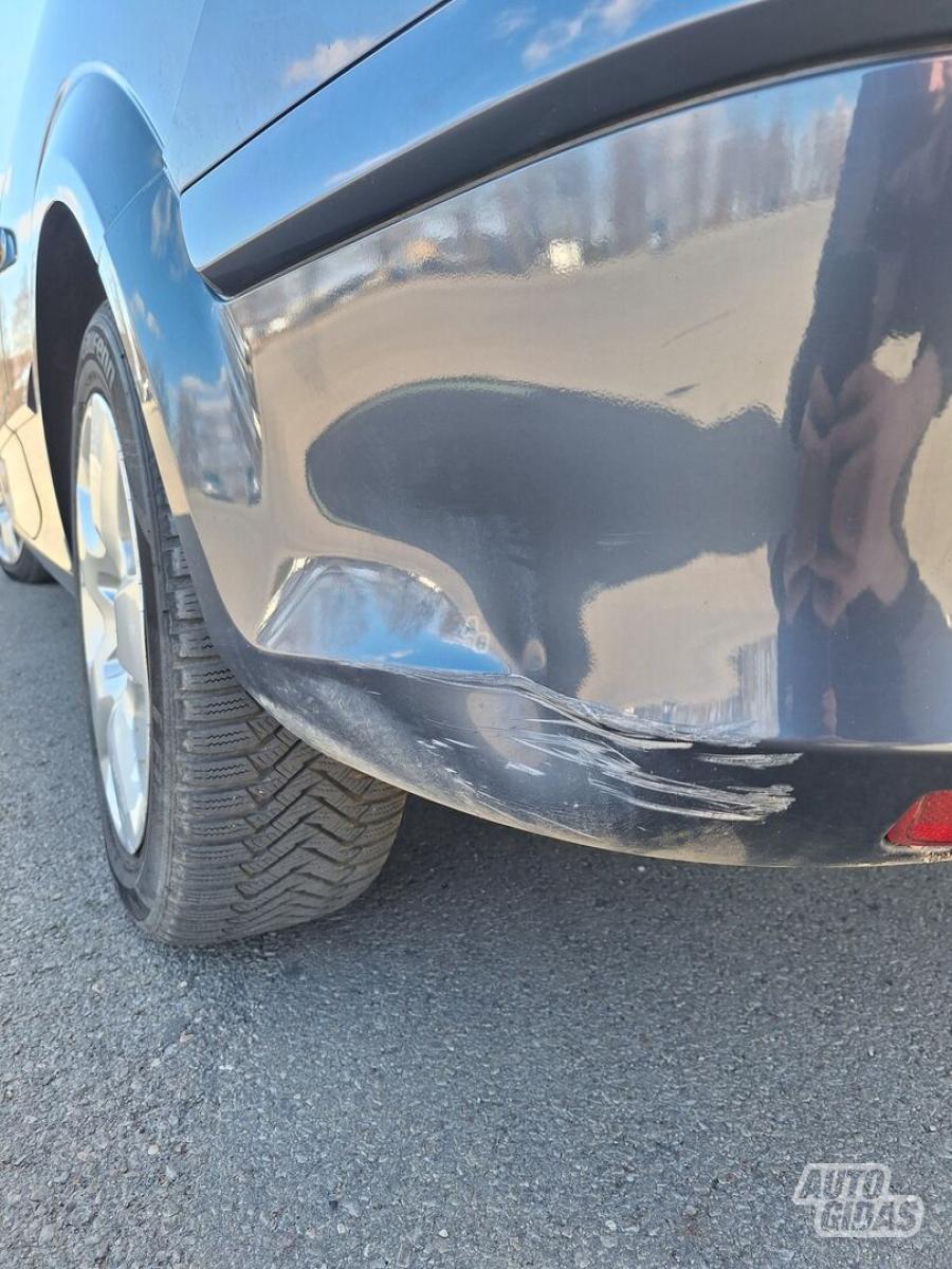 Opel Astra 2006 in Alytus, with an engine capacity of 1.90 L and mileage of 295 thousand km for 2000 €, photo 16 on AUTOMOTO.COM.LV
