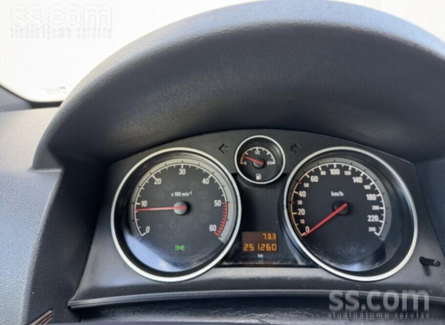 Opel Astra 2007 in Ogre, with an engine capacity of 1.90 L and mileage of 252 thousand km for 2000 €, photo 6 on AUTOMOTO.COM.LV