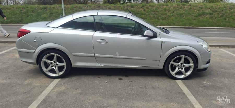 Opel Astra 2009 in Vilnius, with an engine capacity of 1.80 L and mileage of 211 thousand km for 1650 €, photo 8 on AUTOMOTO.COM.LV