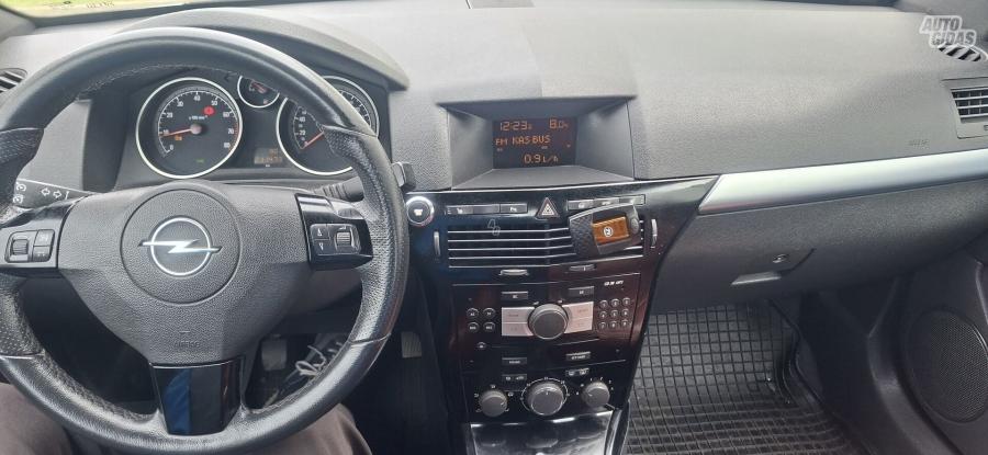 Opel Astra 2009 in Vilnius, with an engine capacity of 1.80 L and mileage of 211 thousand km for 1650 €, photo 16 on AUTOMOTO.COM.LV