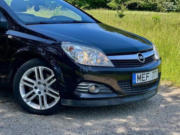 Opel Astra 2011 in Vilnius, with an engine capacity of 1.90 L and mileage of 281 thousand km for 3650 €, photo 2 on AUTOMOTO.COM.LV