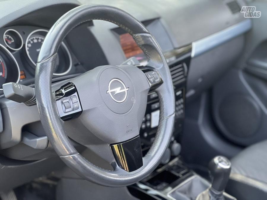 Opel Astra 2011 Viļņa, ar dzinēja tilpumu 1.90 L un nobraukumu 281 tūkst. km par 3650 €, foto 24 vietnē AUTOMOTO.COM.LV