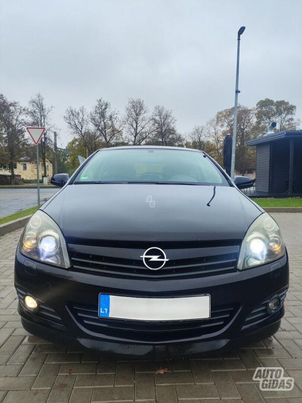 Opel Astra 2005 in Vilnius, with an engine capacity of 1.90 L and mileage of 295 thousand km for 700 €, photo 1 on AUTOMOTO.COM.LV
