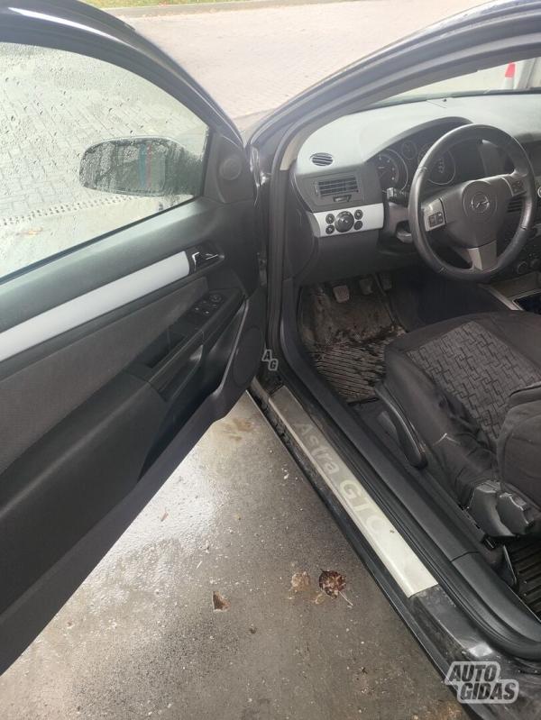 Opel Astra 2005 in Vilnius, with an engine capacity of 1.90 L and mileage of 295 thousand km for 700 €, photo 6 on AUTOMOTO.COM.LV