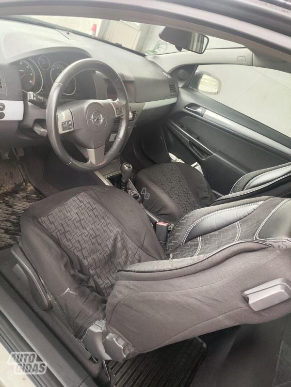 Opel Astra 2005 in Vilnius, with an engine capacity of 1.90 L and mileage of 295 thousand km for 700 €, photo 7 on AUTOMOTO.COM.LV