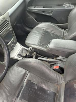 Opel Astra 2006 in Radviliskis, with an engine capacity of 1.70 L and mileage of 310 thousand km for 800 €, photo 8 on AUTOMOTO.COM.LV