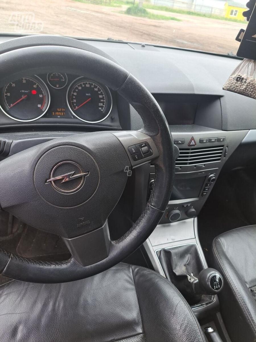 Opel Astra 2006 in Radviliskis, with an engine capacity of 1.70 L and mileage of 310 thousand km for 800 €, photo 9 on AUTOMOTO.COM.LV