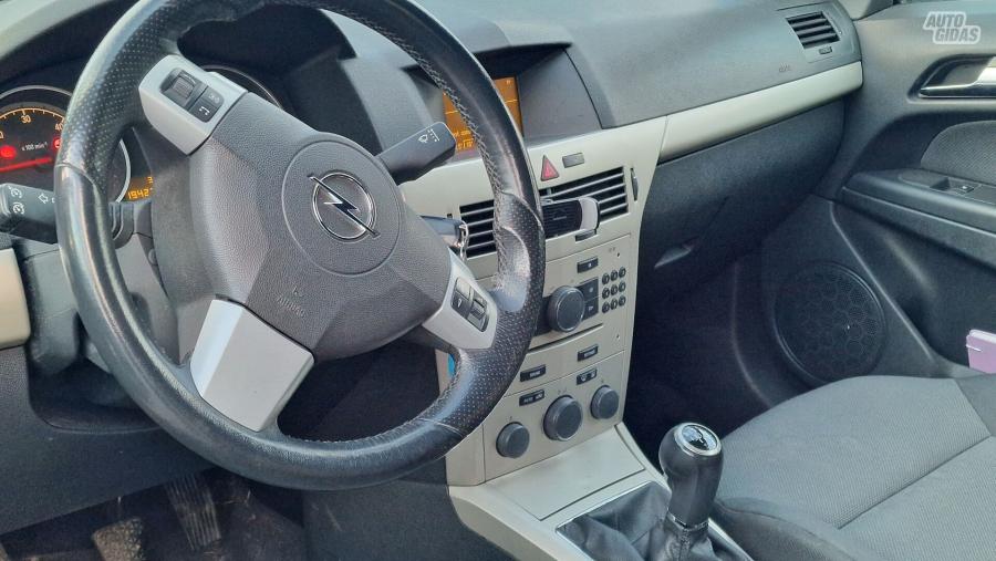 Opel Astra 2007 in Siauliai, with an engine capacity of 1.70 L and mileage of 200 thousand km for 770 €, photo 7 on AUTOMOTO.COM.LV