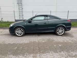 Green Opel Astra 2006 in Vilnius, with an engine capacity of 1.91 L and mileage of 286 thousand km for 1960 €, photo 7 on AUTOMOTO.COM.LV