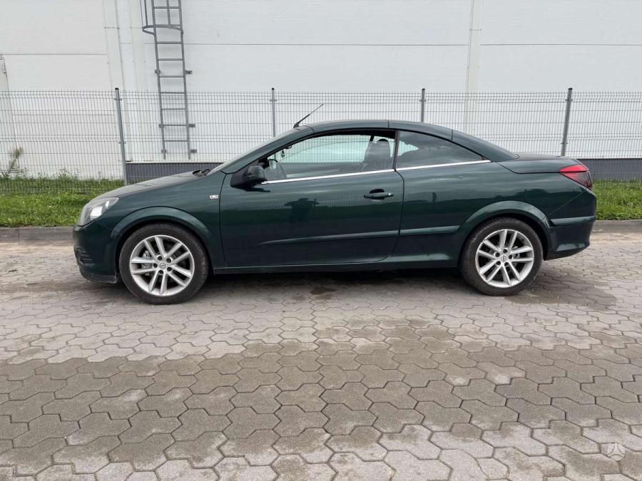 Green Opel Astra 2006 in Vilnius, with an engine capacity of 1.91 L and mileage of 286 thousand km for 1960 €, photo 7 on AUTOMOTO.COM.LV