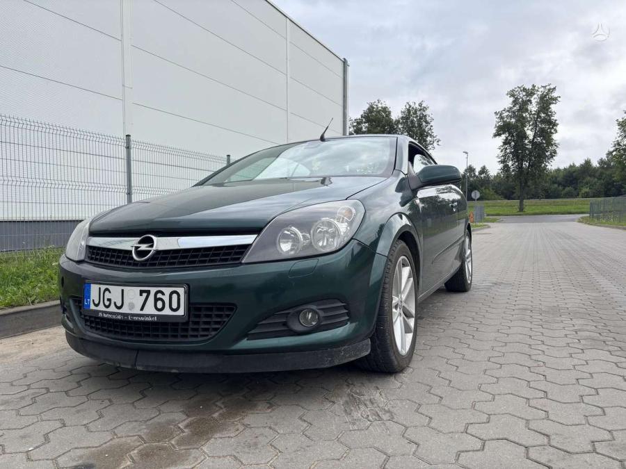 Green Opel Astra 2006 in Vilnius, with an engine capacity of 1.91 L and mileage of 286 thousand km for 1960 €, photo 8 on AUTOMOTO.COM.LV