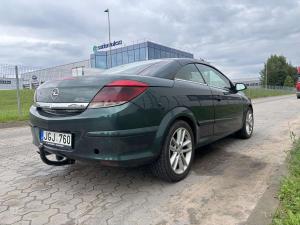 Green Opel Astra 2006 in Vilnius, with an engine capacity of 1.91 L and mileage of 286 thousand km for 1960 €, photo 12 on AUTOMOTO.COM.LV