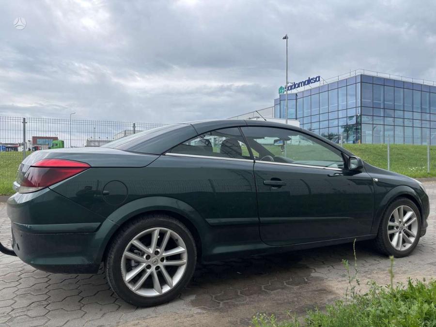 Green Opel Astra 2006 in Vilnius, with an engine capacity of 1.91 L and mileage of 286 thousand km for 1960 €, photo 14 on AUTOMOTO.COM.LV