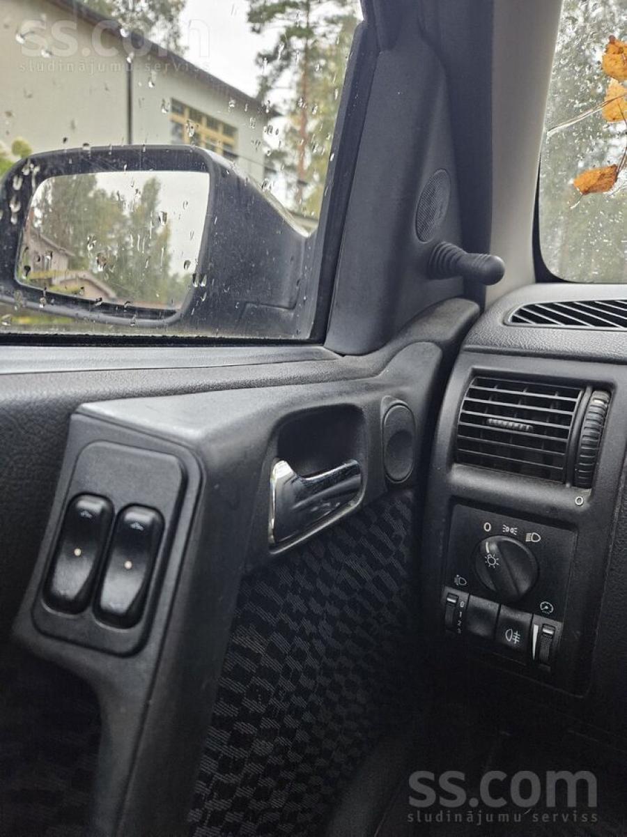 Zaļš Opel Astra 1999 Rīga, ar dzinēja tilpumu 1.60 L un nobraukumu 262 tūkst. km par 870 €, foto 12 vietnē AUTOMOTO.COM.LV