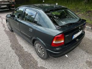 Green Opel Astra 2000 in Alytus, with an engine capacity of 2.00 L and mileage of 315 thousand km for 900 €, photo 4 on AUTOMOTO.COM.LV