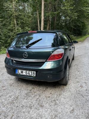 Green Opel Astra 2005 in Riga, with an engine capacity of 1.70 L and mileage of 255 thousand km for 1450 €, photo 3 on AUTOMOTO.COM.LV