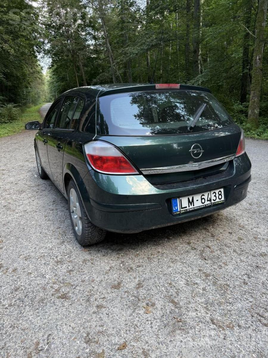 Green Opel Astra 2005 in Riga, with an engine capacity of 1.70 L and mileage of 255 thousand km for 1450 €, photo 5 on AUTOMOTO.COM.LV