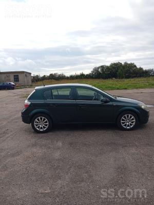 Zaļš Opel Astra 2005 Liepāja, ar dzinēja tilpumu 1.70 L un nobraukumu 303 tūkst. km par 1500 €, foto 4 vietnē AUTOMOTO.COM.LV