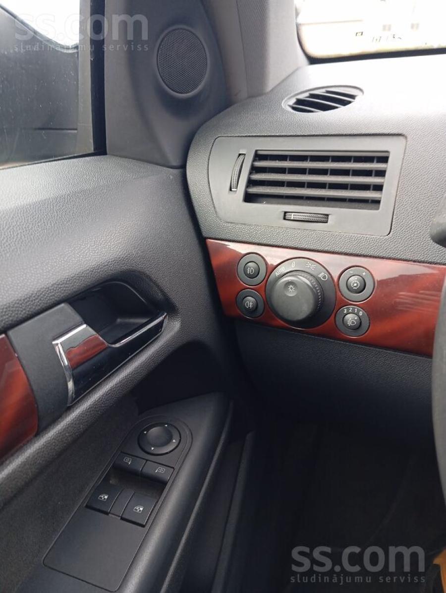Zaļš Opel Astra 2005 Liepāja, ar dzinēja tilpumu 1.70 L un nobraukumu 303 tūkst. km par 1500 €, foto 10 vietnē AUTOMOTO.COM.LV