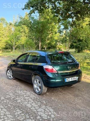 Green Opel Astra 2006 in Rezekne, with an engine capacity of 1.90 L and mileage of 247 thousand km for 1350 €, photo 4 on AUTOMOTO.COM.LV