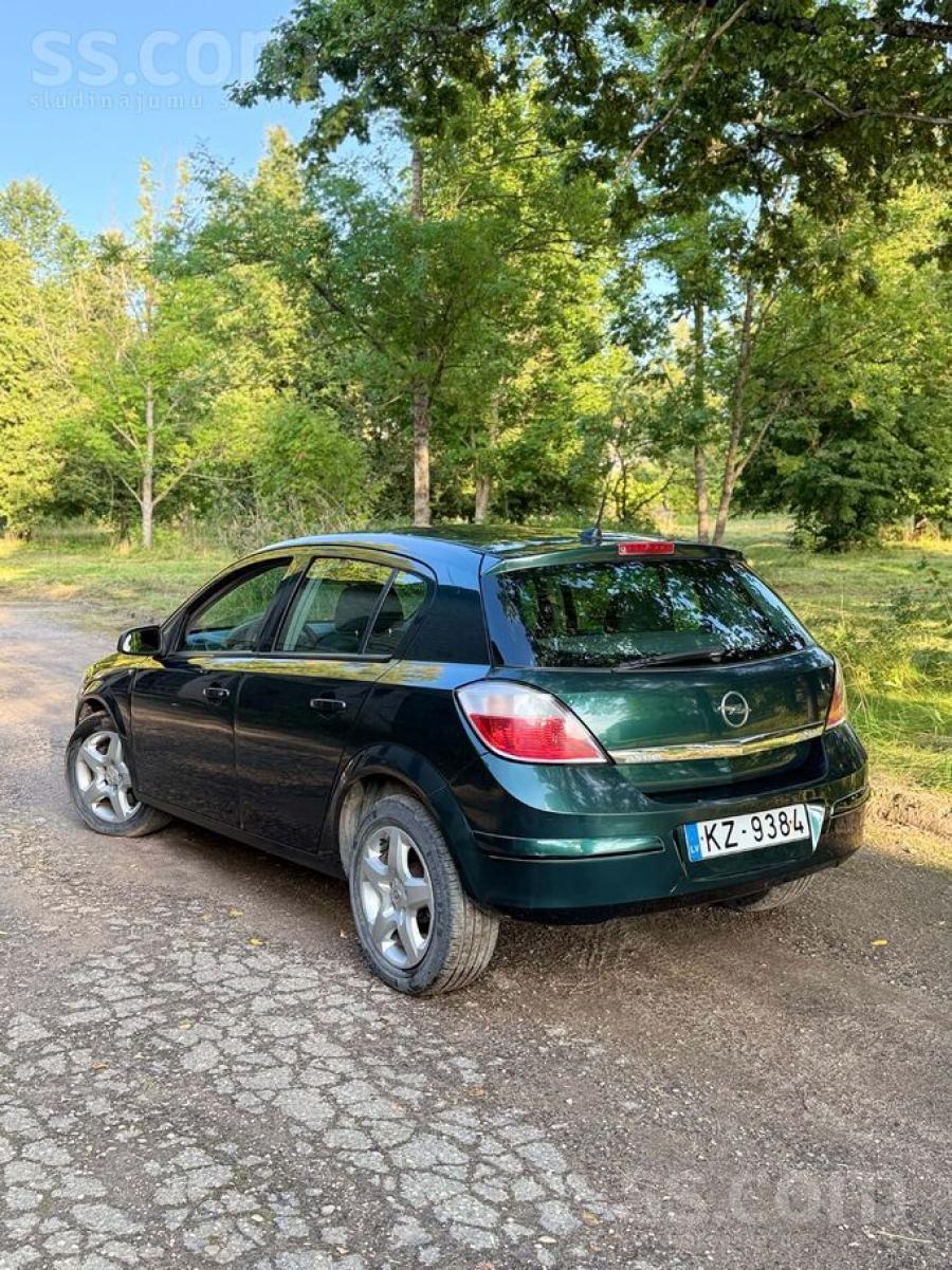 Green Opel Astra 2006 in Rezekne, with an engine capacity of 1.90 L and mileage of 247 thousand km for 1350 €, photo 4 on AUTOMOTO.COM.LV