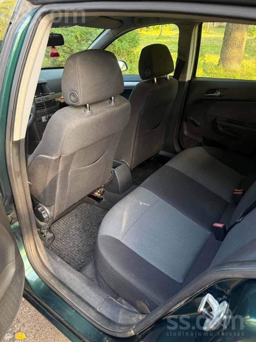 Green Opel Astra 2006 in Rezekne, with an engine capacity of 1.90 L and mileage of 247 thousand km for 1350 €, photo 8 on AUTOMOTO.COM.LV
