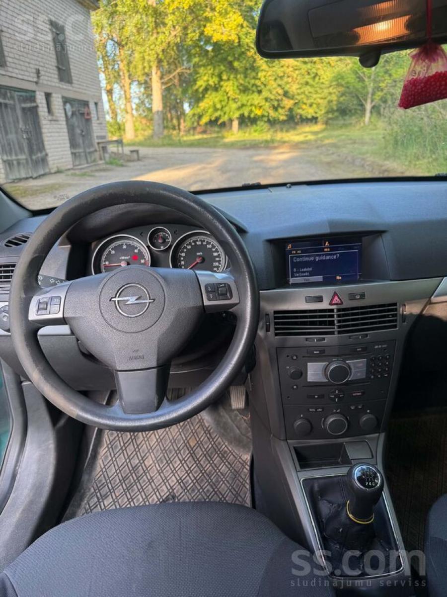 Green Opel Astra 2006 in Rezekne, with an engine capacity of 1.90 L and mileage of 247 thousand km for 1350 €, photo 9 on AUTOMOTO.COM.LV
