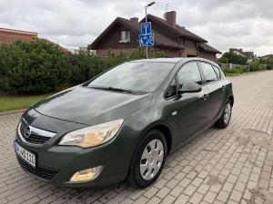 Green Opel Astra 2010 in Klaipeda, with an engine capacity of 1.69 L and mileage of 365 thousand km for 2250 €, photo  on AUTOMOTO.COM.LV