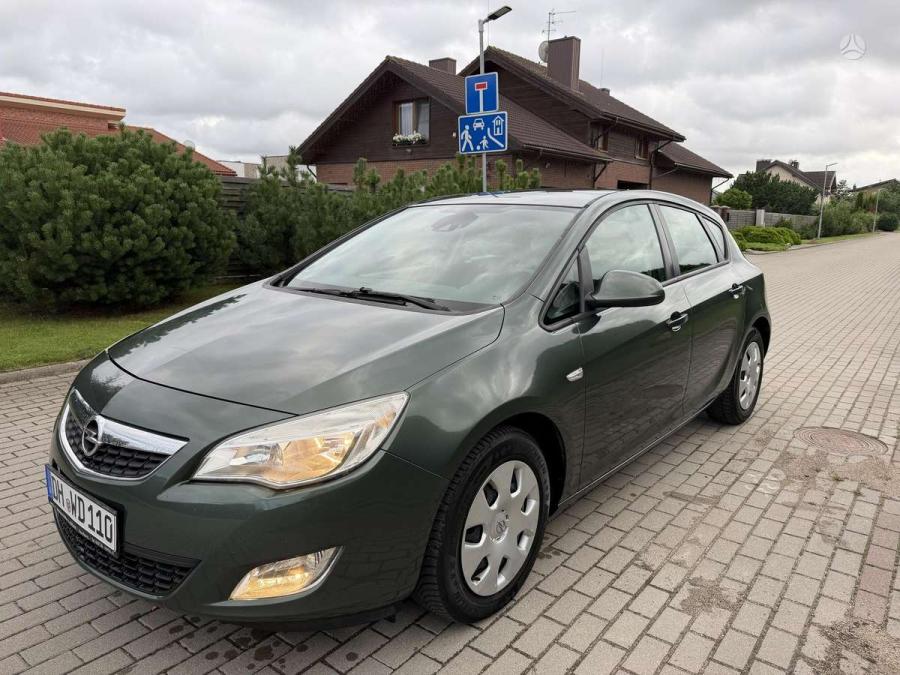 Zaļš Opel Astra 2010 Klaipėda, ar dzinēja tilpumu 1.69 L un nobraukumu 365 tūkst. km par 2250 €, foto 1 vietnē AUTOMOTO.COM.LV