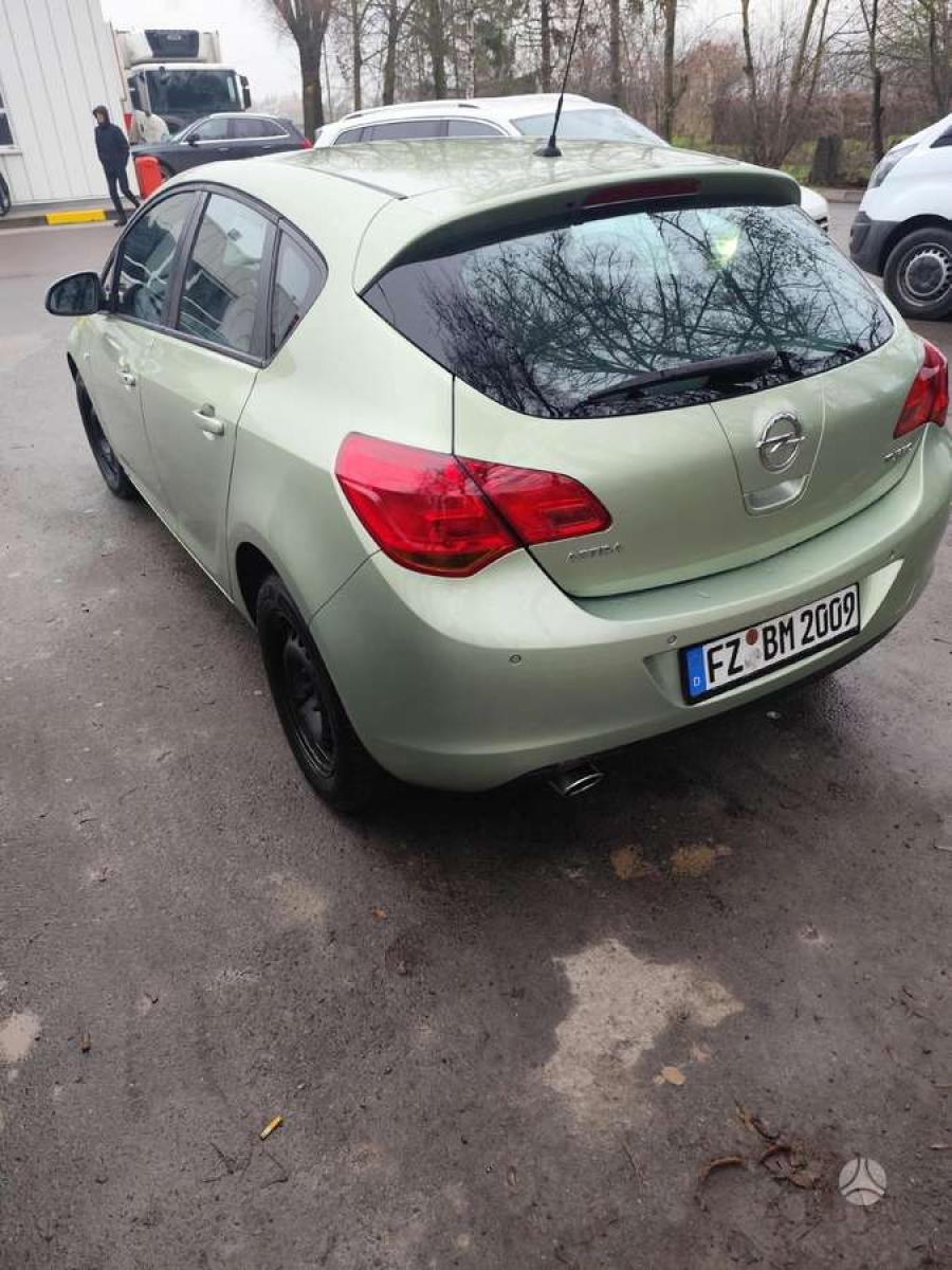 Zaļš Opel Astra 2011 Pasvalys, ar dzinēja tilpumu 1.40 L un nobraukumu 130 tūkst. km par 3600 €, foto 4 vietnē AUTOMOTO.COM.LV