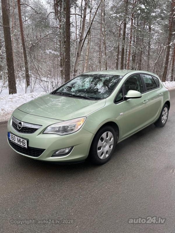 Zaļš Opel Astra 2011 Tallina, ar dzinēja tilpumu 1.60 L un nobraukumu 179 tūkst. km par 2400 €, foto 1 vietnē AUTOMOTO.COM.LV