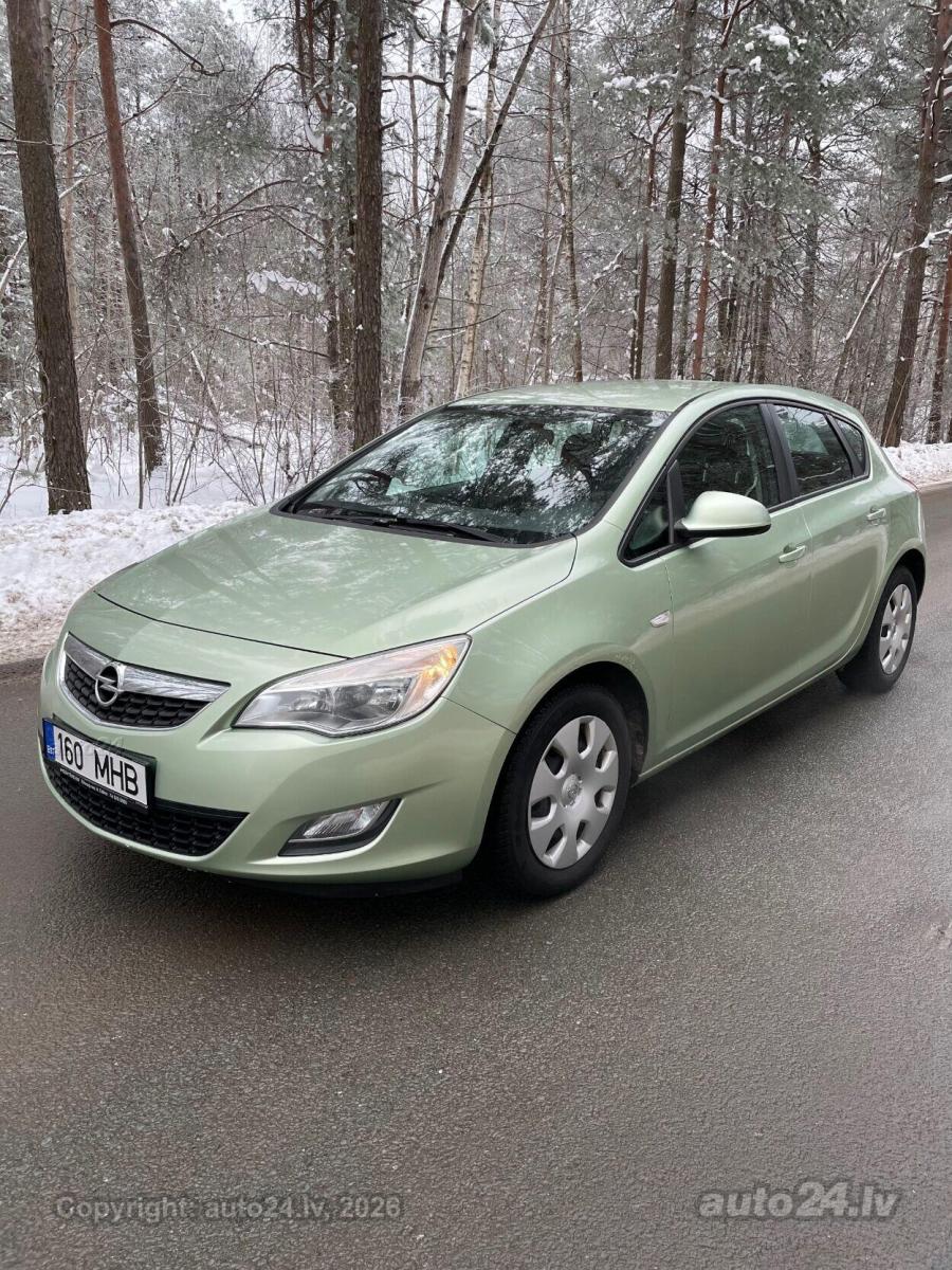 Green Opel Astra 2011 in Tallinn, with an engine capacity of 1.60 L and mileage of 179 thousand km for 2400 €, photo 1 on AUTOMOTO.COM.LV