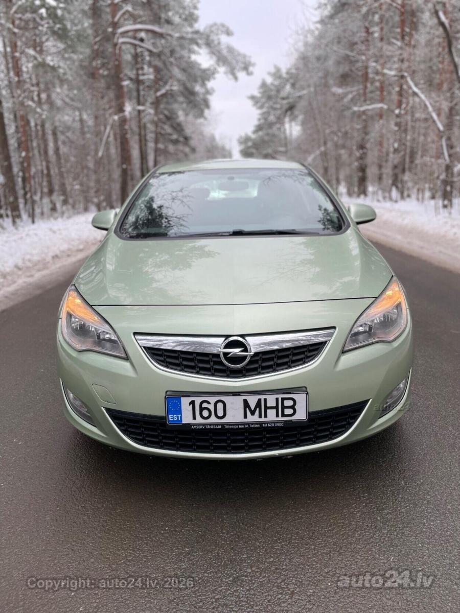 Green Opel Astra 2011 in Tallinn, with an engine capacity of 1.60 L and mileage of 179 thousand km for 2400 €, photo 2 on AUTOMOTO.COM.LV
