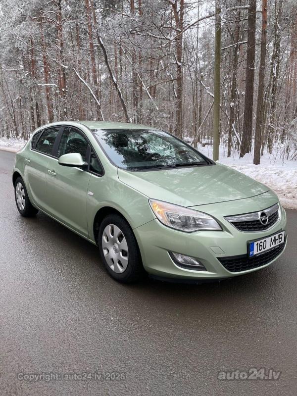 Zaļš Opel Astra 2011 Tallina, ar dzinēja tilpumu 1.60 L un nobraukumu 179 tūkst. km par 2400 €, foto 3 vietnē AUTOMOTO.COM.LV