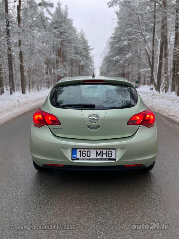 Zaļš Opel Astra 2011 Tallina, ar dzinēja tilpumu 1.60 L un nobraukumu 179 tūkst. km par 2400 €, foto 5 vietnē AUTOMOTO.COM.LV